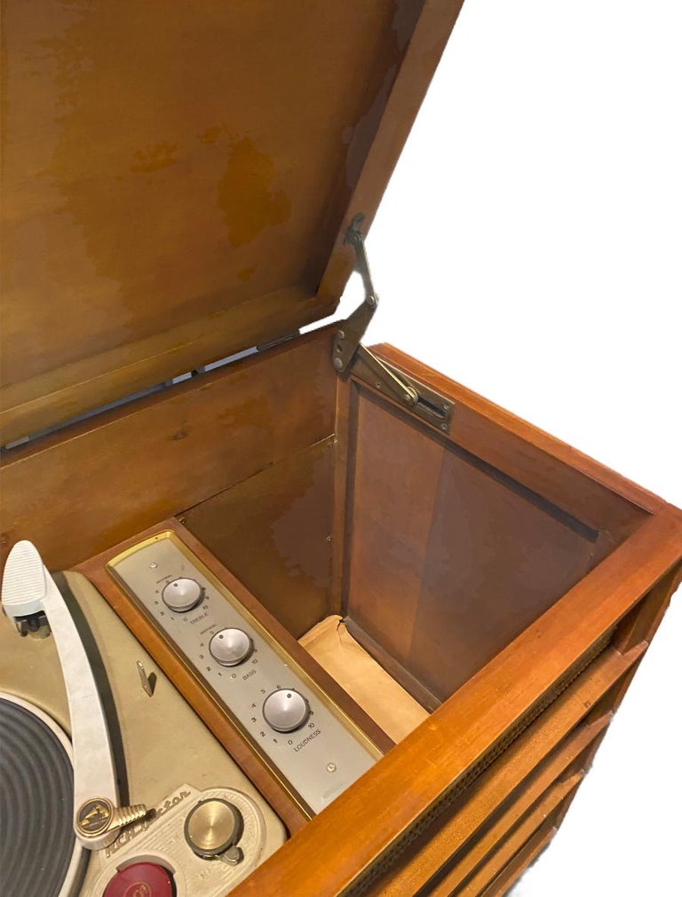 RCA Victor Turntable Cabinet with Record Player at 1stDibs
