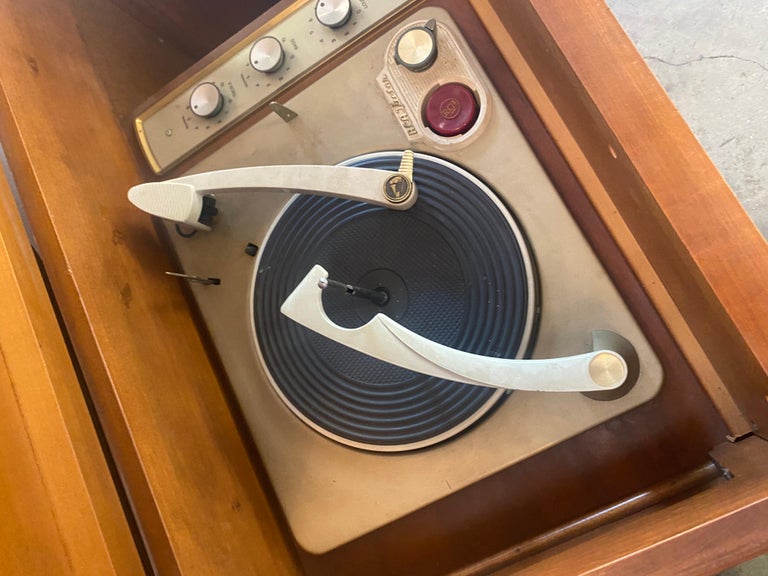 RCA Victor Turntable Cabinet with Record Player at 1stDibs