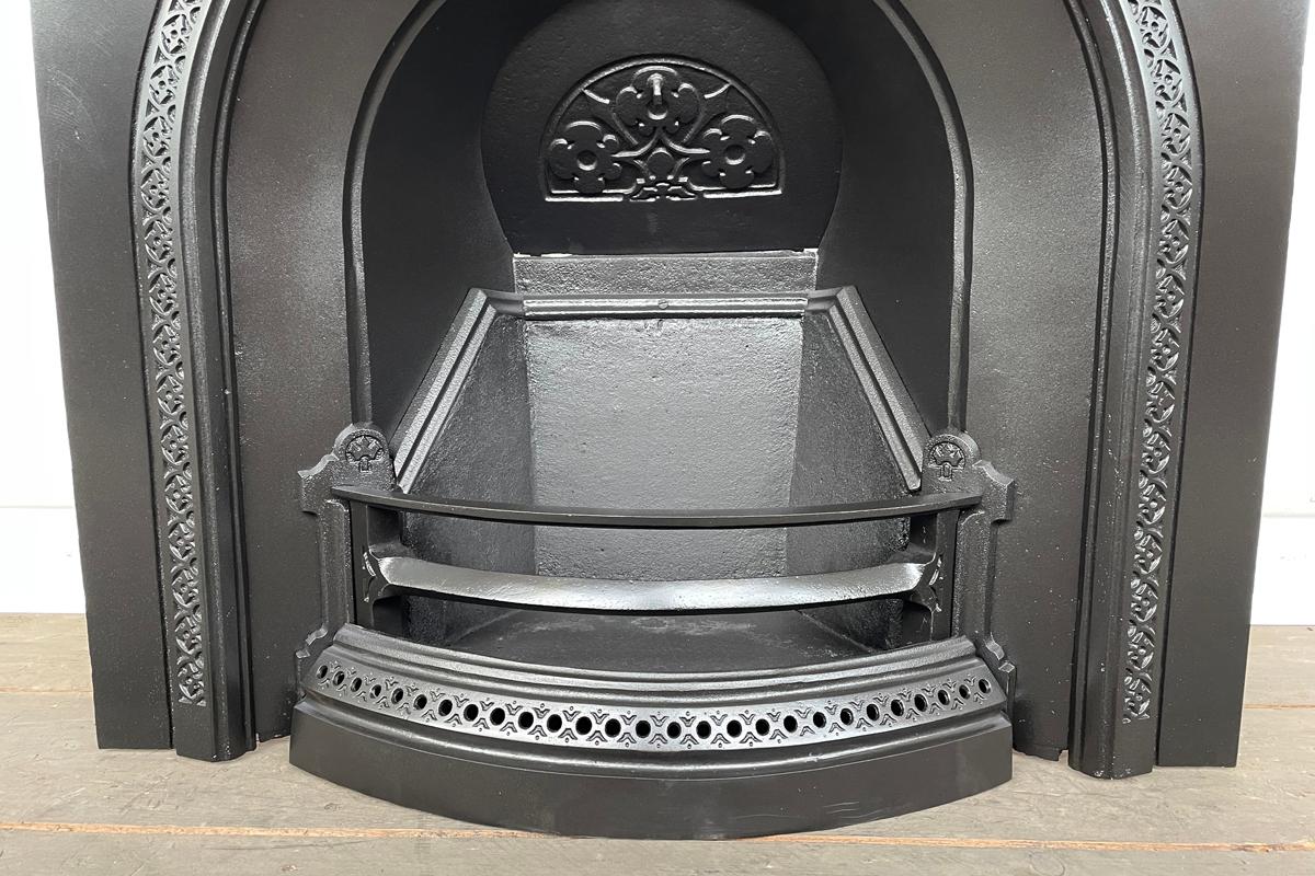 Reclaimed Victorian arched cast iron fireplace insert For Sale at 1stDibs