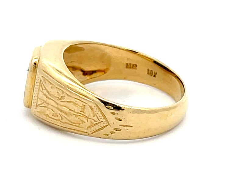 Rectangular Blue Sapphire Ring in 18k Yellow Gold For Sale at 1stDibs