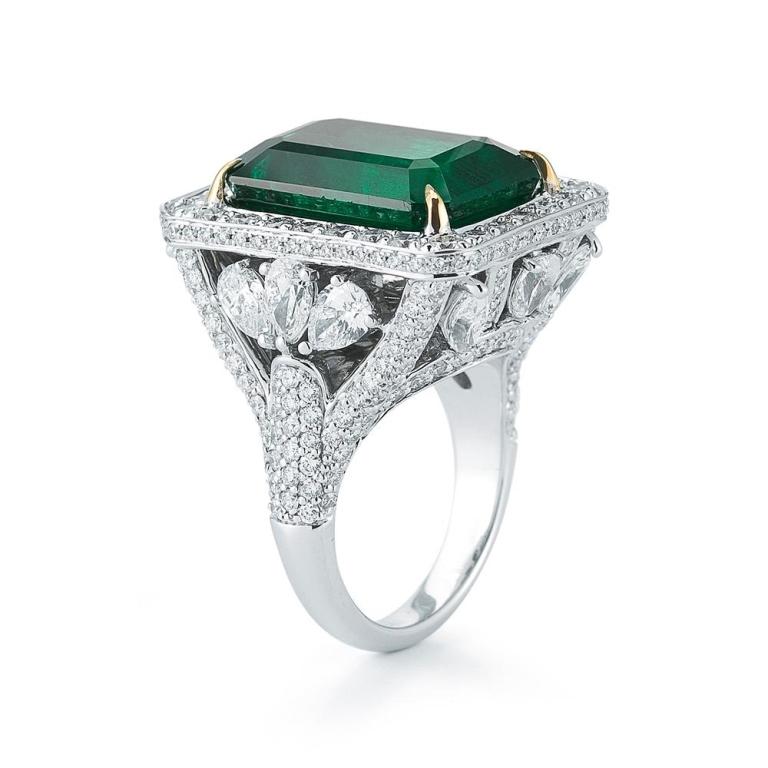 Rectangular Emerald and Diamond Ring For Sale at 1stDibs
