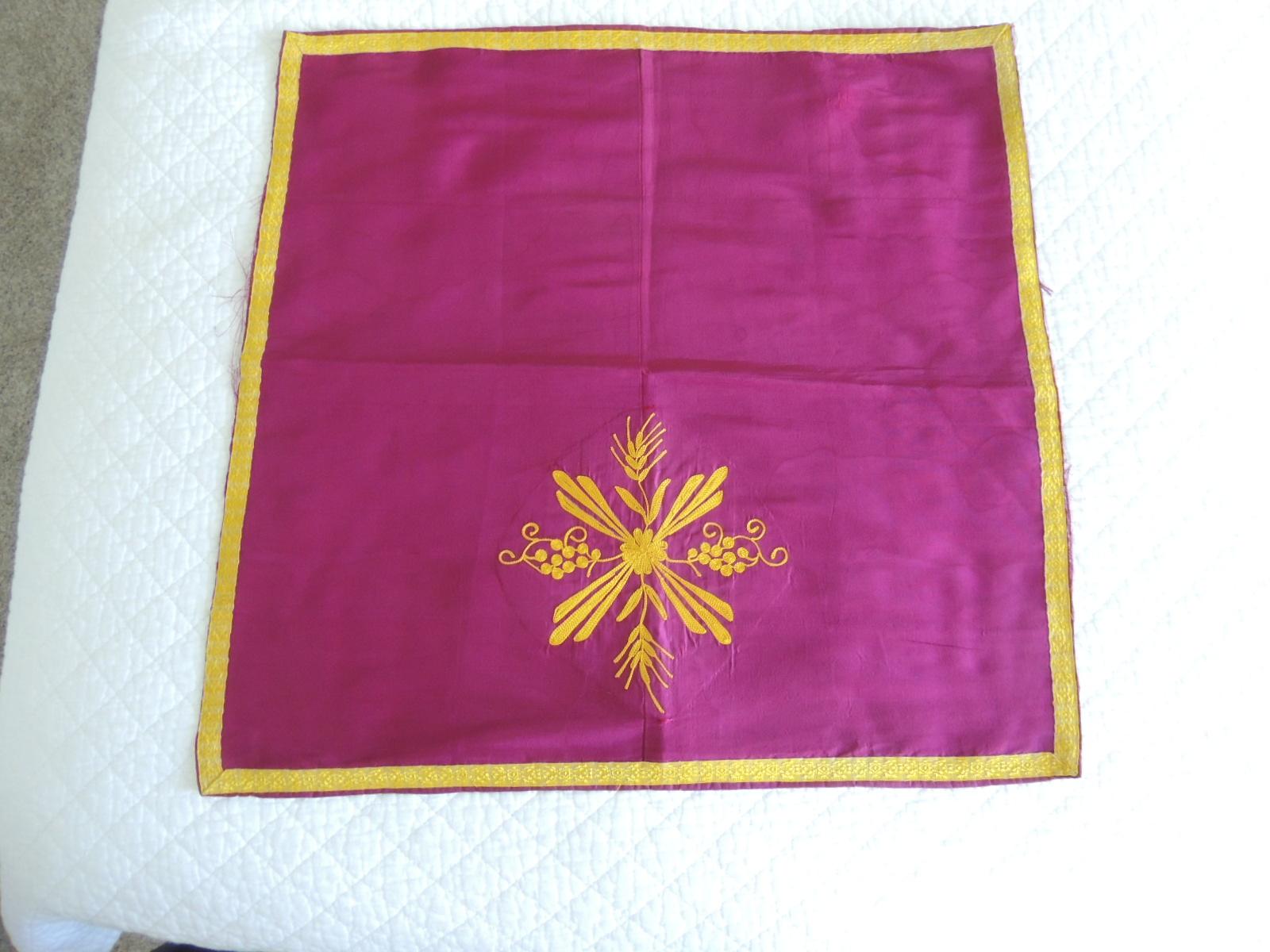 Red and Gold Italian square altar textile For Sale at 1stDibs