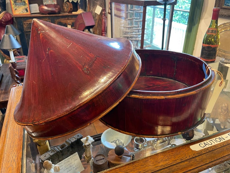 Red Lacquered Chinese Hat Box For Sale at 1stDibs