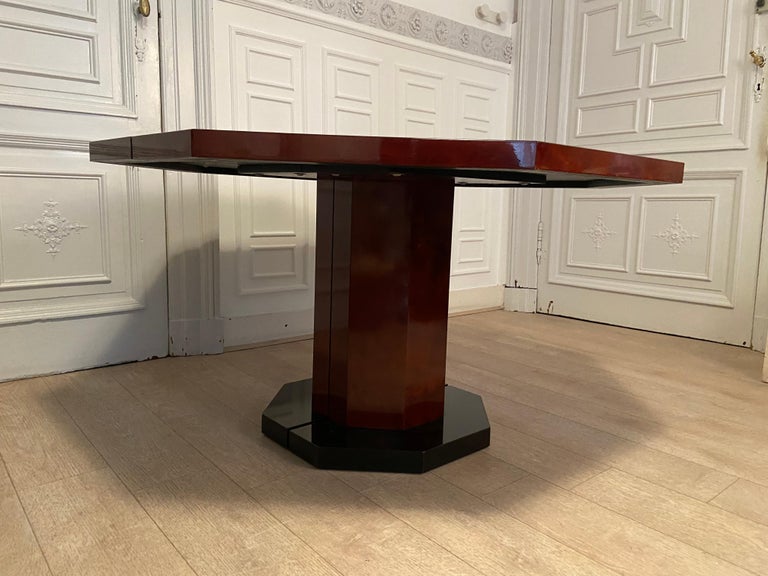 Red lacquered dining table and gold dust, 1970s For Sale at 1stDibs