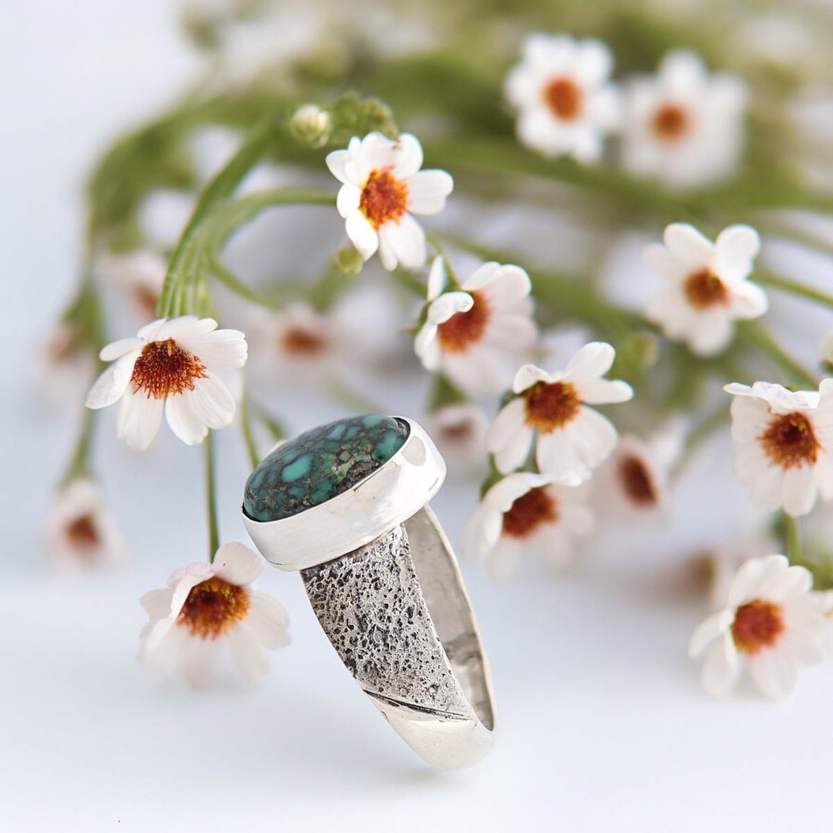 Red Rock Ridge's Emerald Beauty: Rob Sherman's Sterling Silver Tufa ...