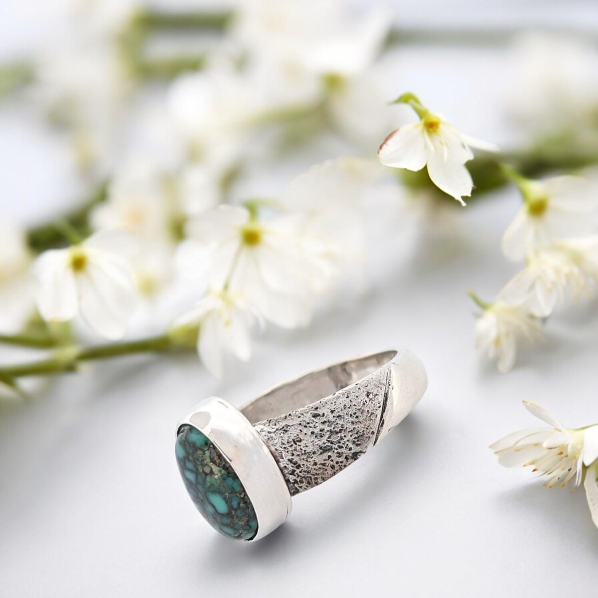 Red Rock Ridge's Emerald Beauty: Rob Sherman's Sterling Silver Tufa ...