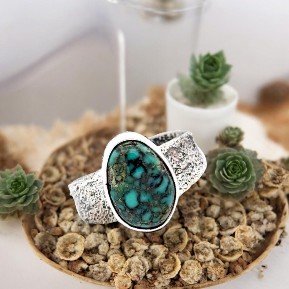 Red Rock Ridge's Emerald Beauty: Rob Sherman's Sterling Silver Tufa ...