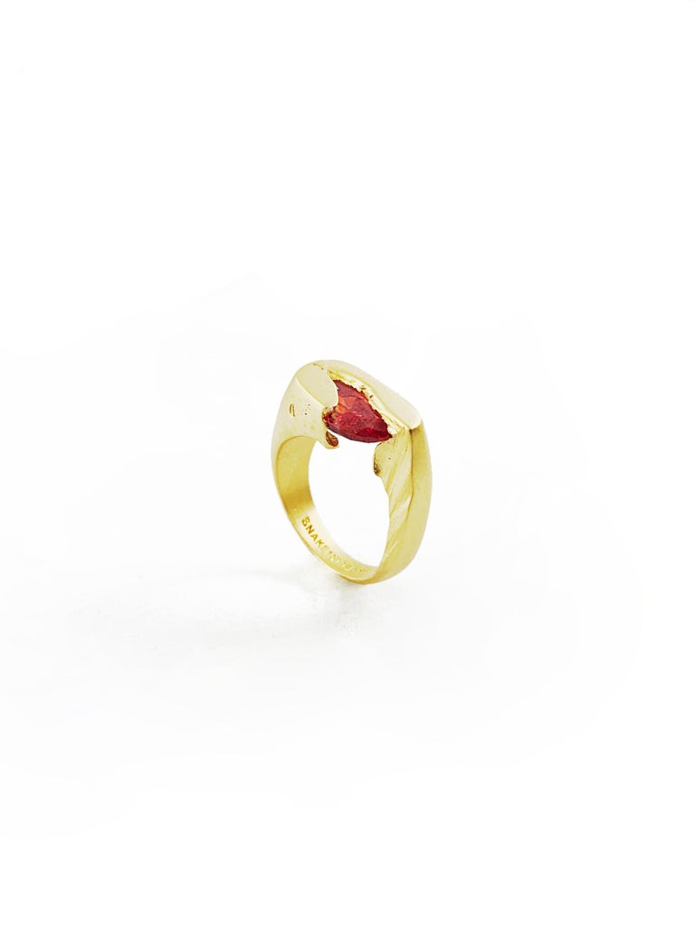 Red Stone in Broken Brick - 14k gold pinky ring For Sale at 1stDibs