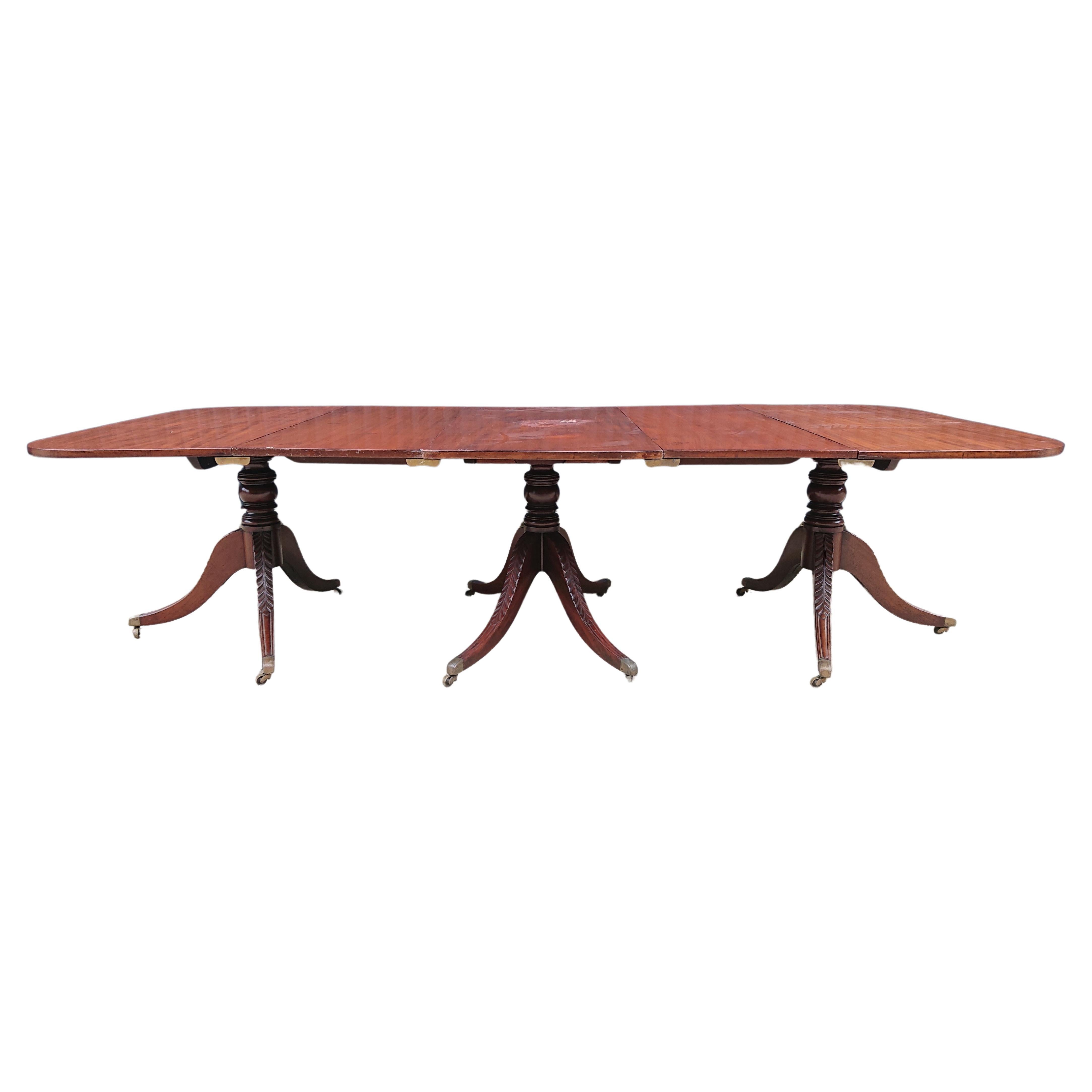 Round Mahogany Pedestal Dining Table, 20th Century For Sale at 1stDibs