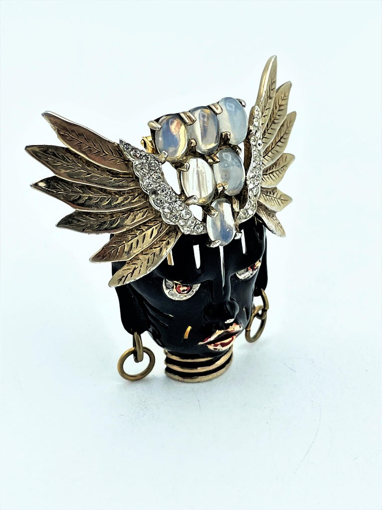 Reja 'Ubangi' pin brooch in the shap of a women face, gold plated ...