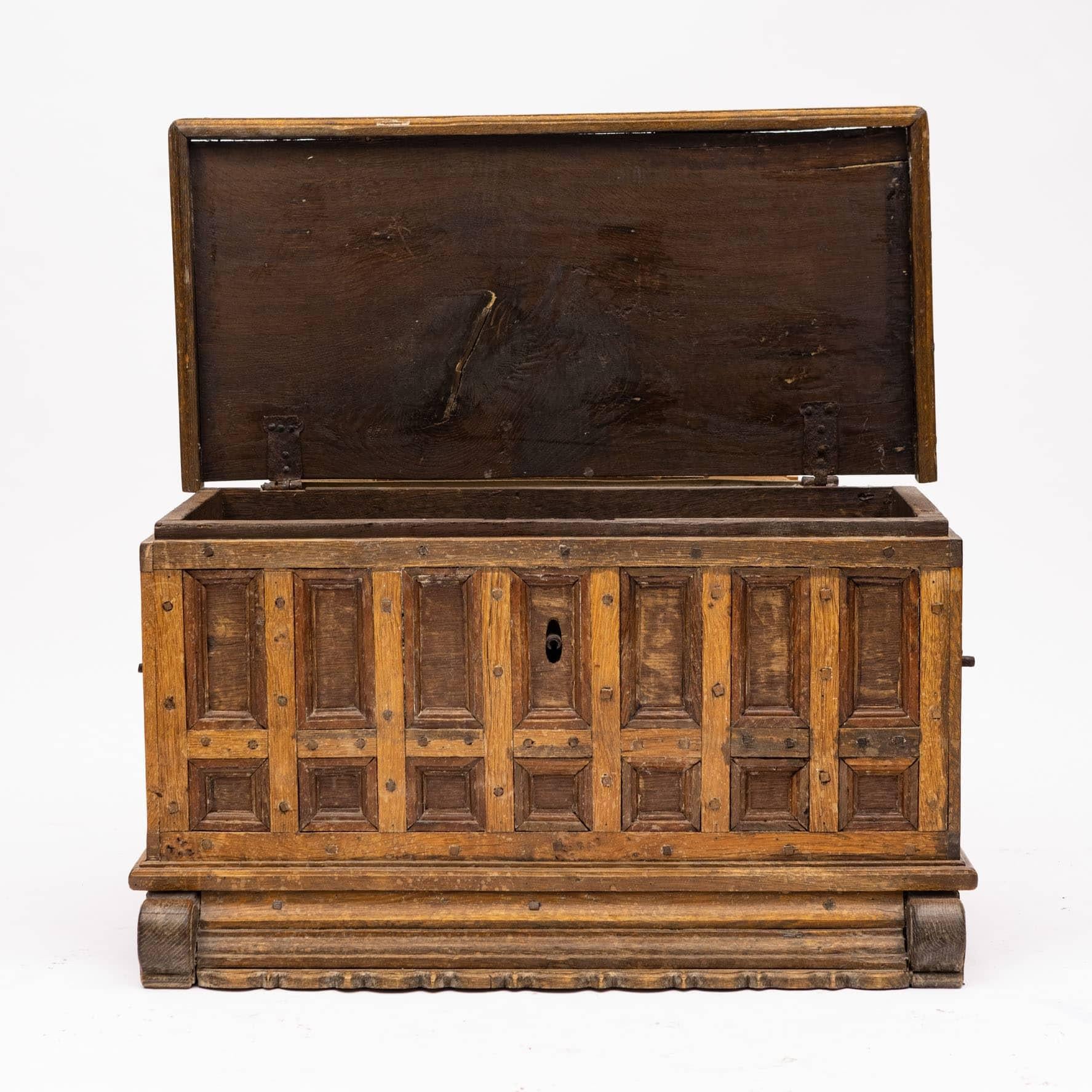 Antique Renaissance Chest, Denmark 17th Century For Sale at 1stDibs