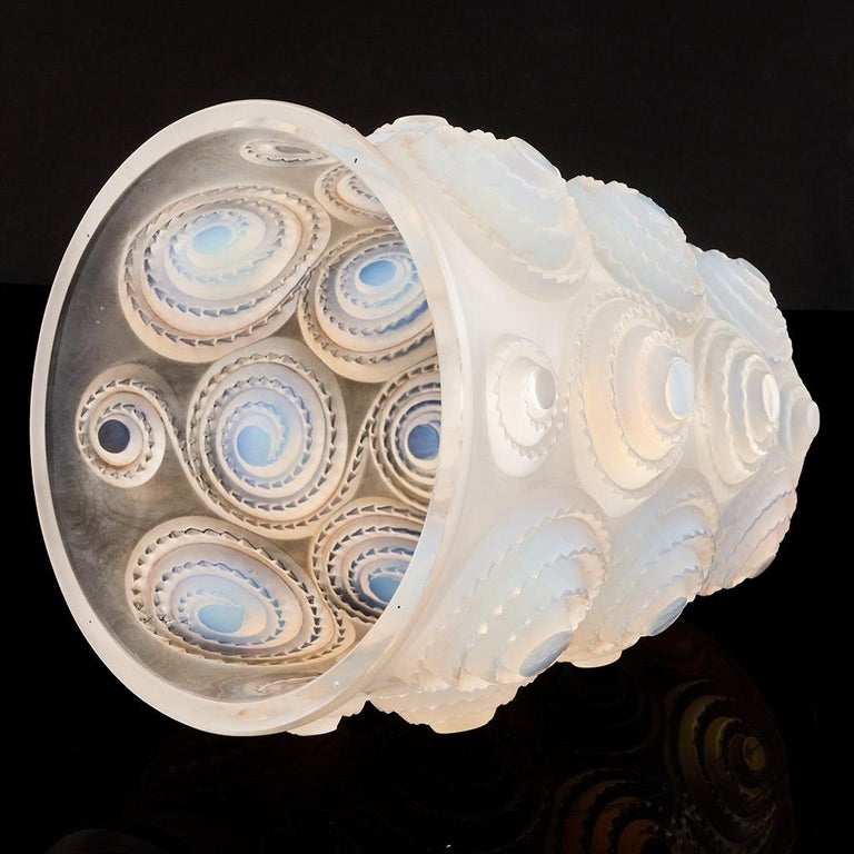 Rene Lalique Original Spirales Vase Circa 1930 For Sale at 1stDibs