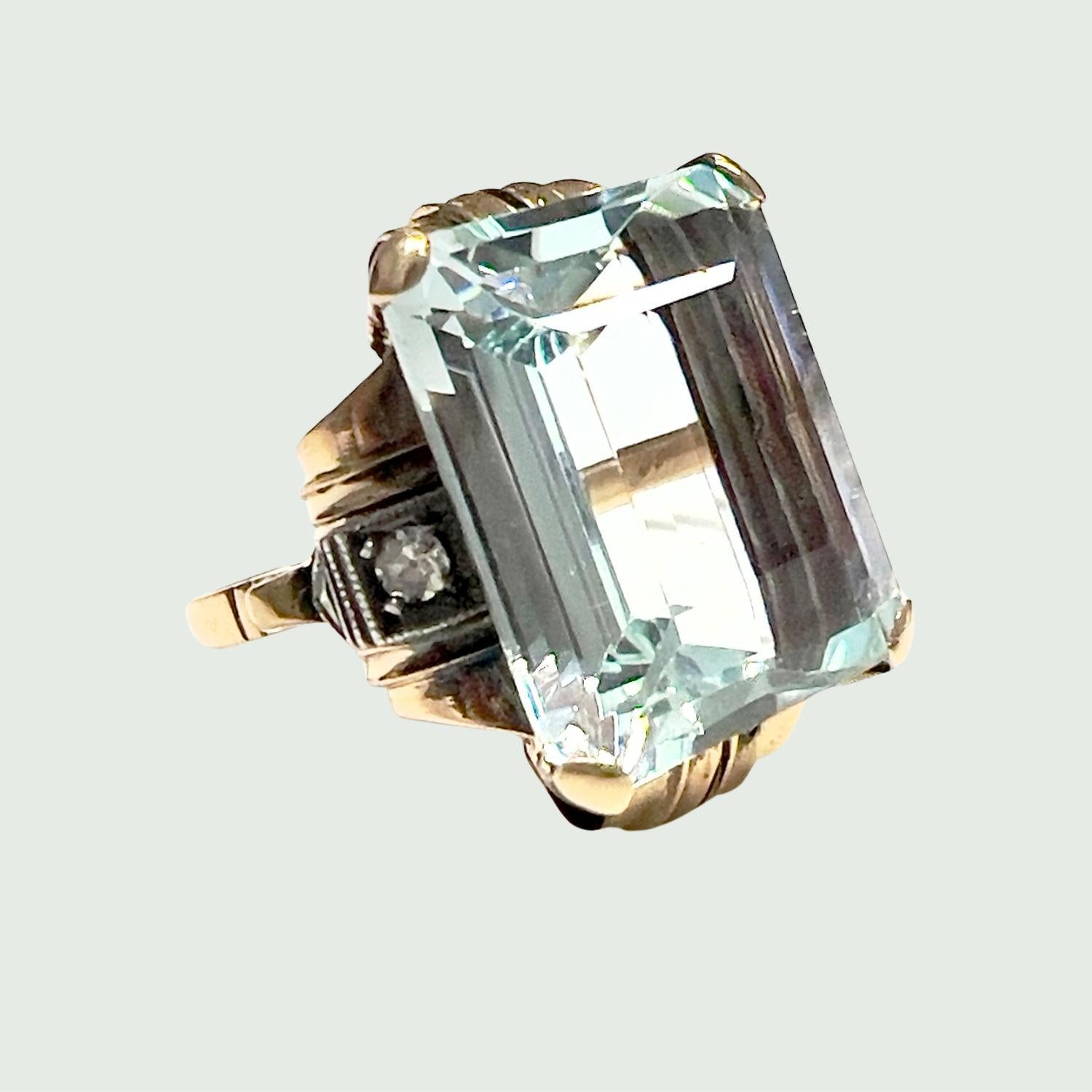Retro 1945 Era Diamonds and Aquamarine 18 kts Yellow Gold Ring at 1stDibs