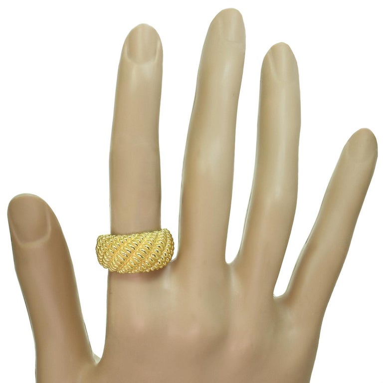 Retro 1970s Yellow Gold Ridged Domed Ring For Sale at 1stDibs