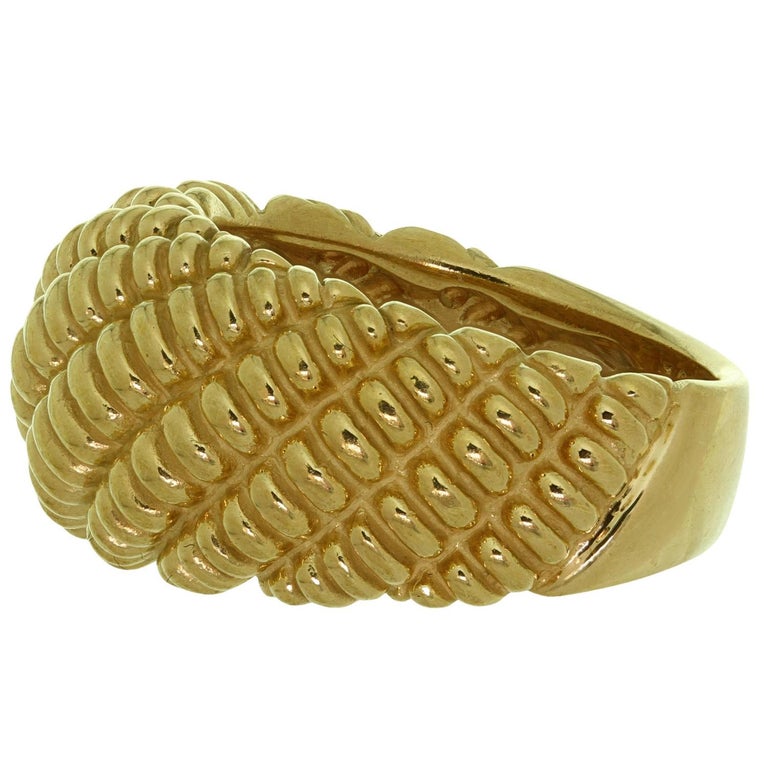 Retro 1970s Yellow Gold Ridged Domed Ring For Sale at 1stDibs