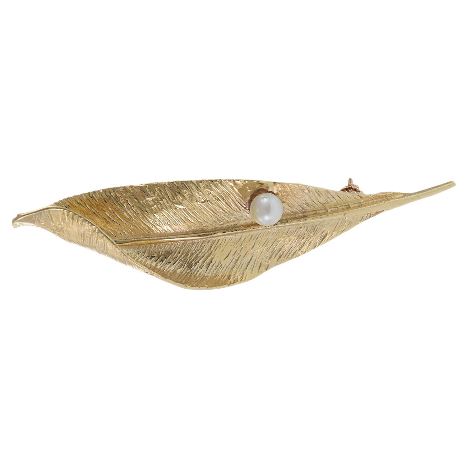 Retro Era 14KT Yellow Gold Signed Tiffany And Co. Diamond And Sapphire ...