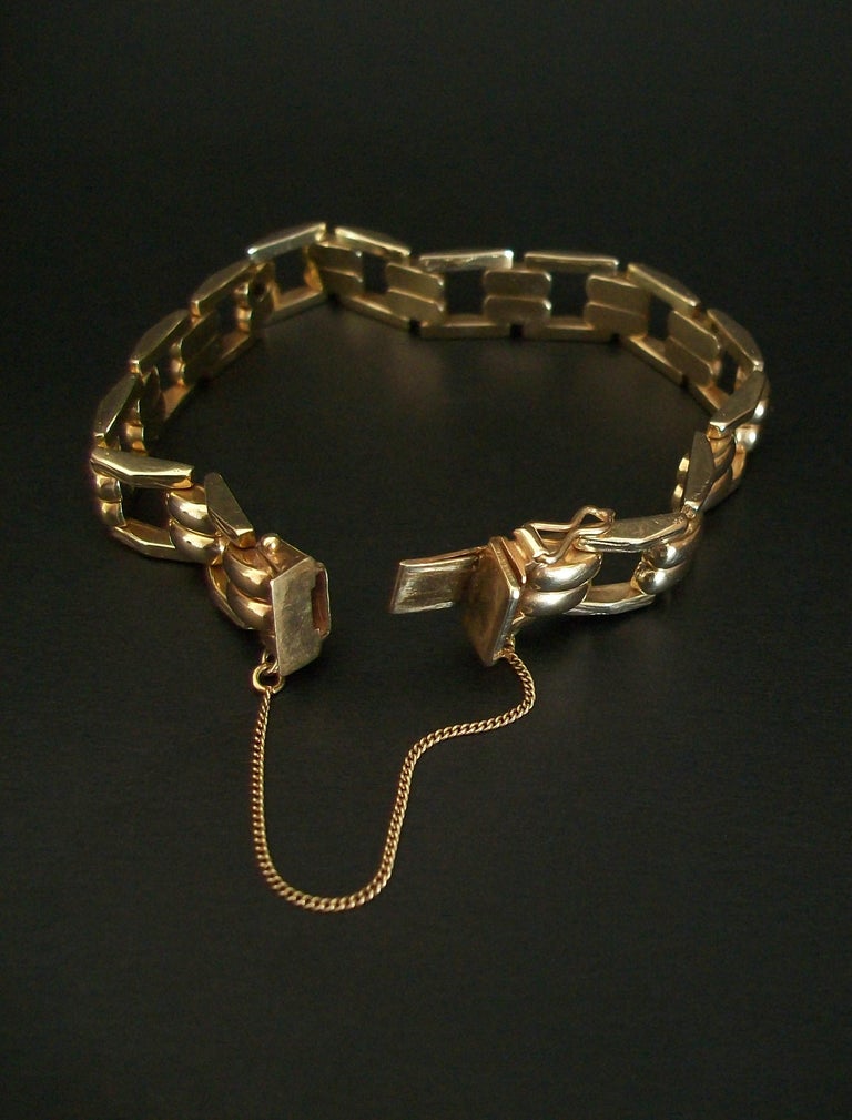 Retro Tank Style 14K / 585 Yellow Gold Bracelet, 23 Grams, E.U, Circa 1980's For Sale at 1stDibs