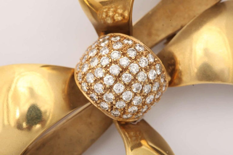 Retro Italian 18 Karat Gold Bow with Diamond Cluster Knot at 1stDibs