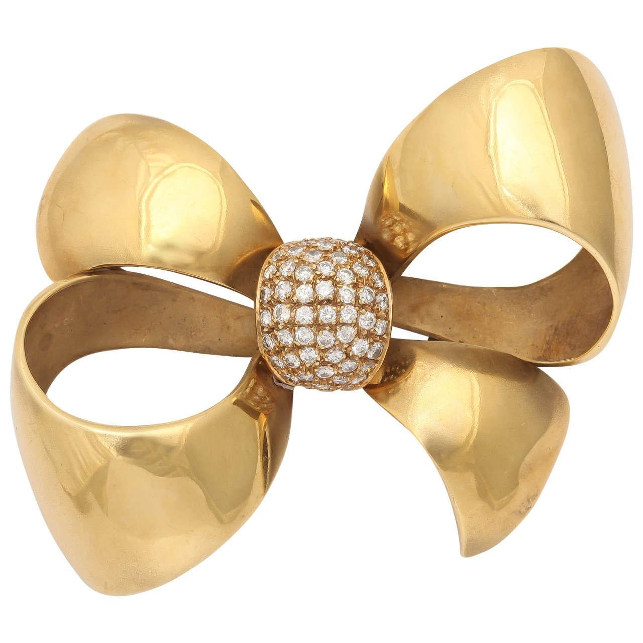 Retro Italian 18 Karat Gold Bow with Diamond Cluster Knot at 1stDibs