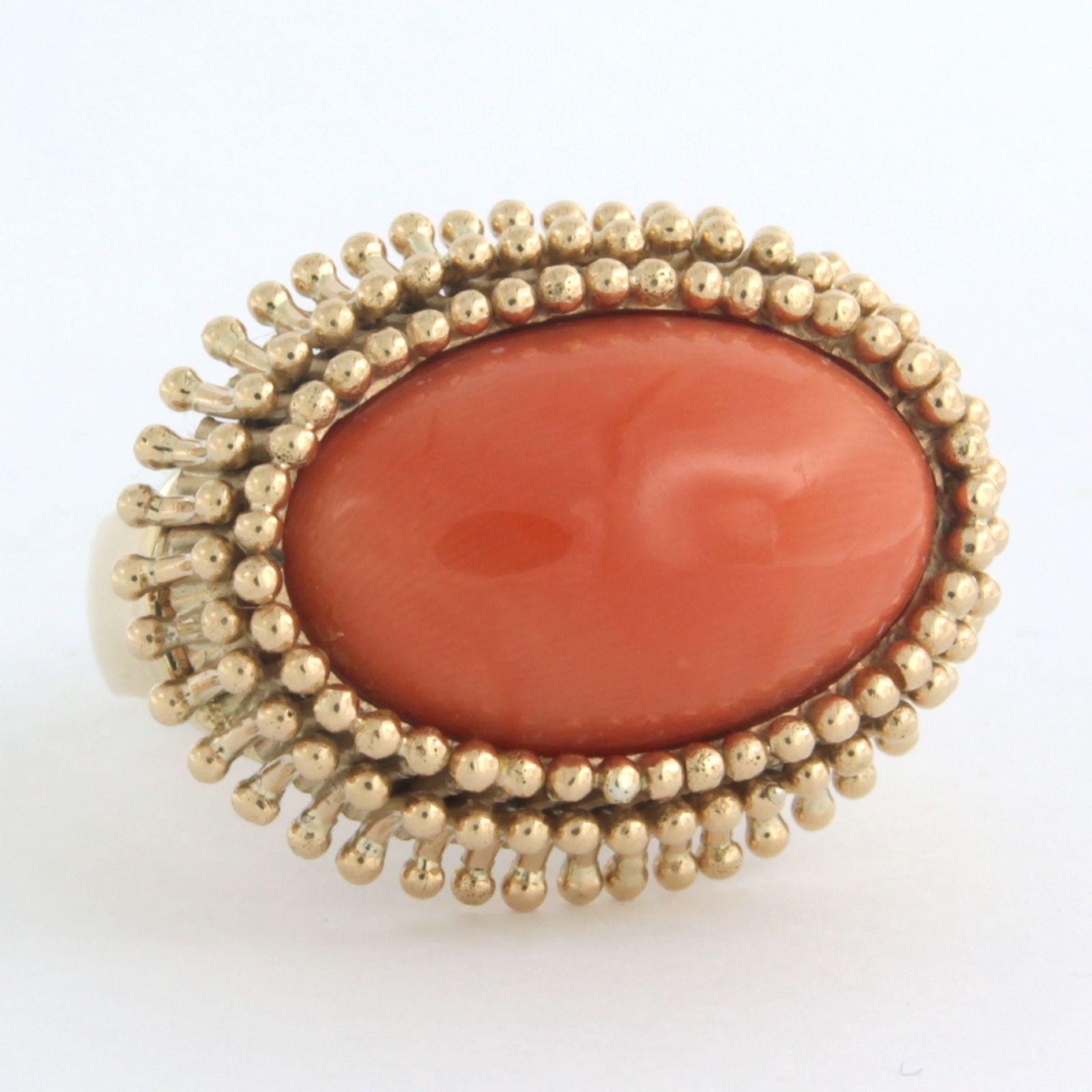 RETRO ring with coral 18k yellow gold For Sale at 1stDibs