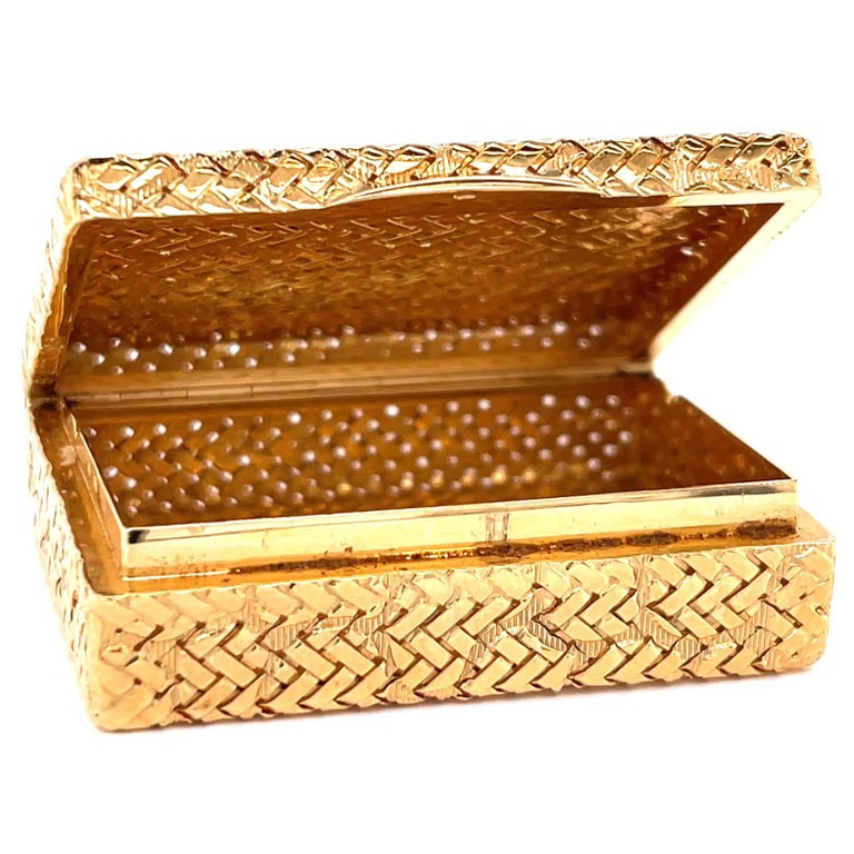 Retro Van Cleef and Arpels 18 Karat Gold Pill Box For Sale at 1stDibs