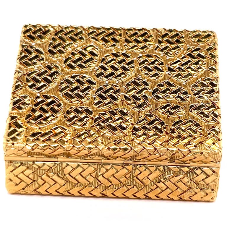 Retro Van Cleef and Arpels 18 Karat Gold Pill Box For Sale at 1stDibs