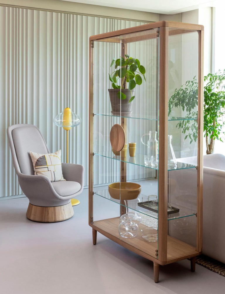 Revised Falmer Vitrine – solid oak vitrine with glass For Sale at 1stDibs