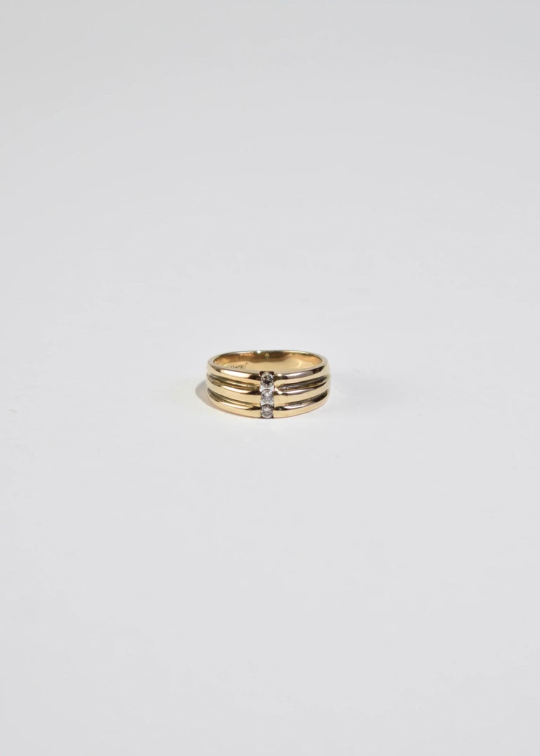 Ribbed Diamond Ring For Sale at 1stDibs