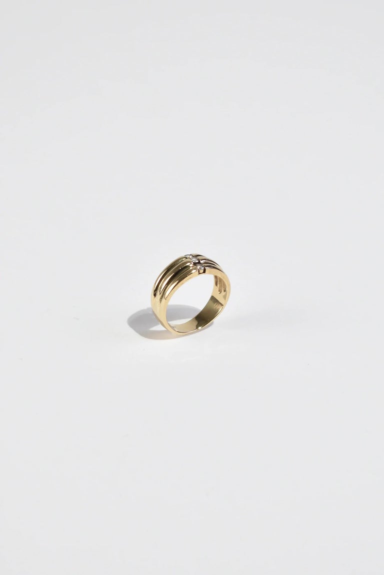 Ribbed Diamond Ring For Sale at 1stDibs