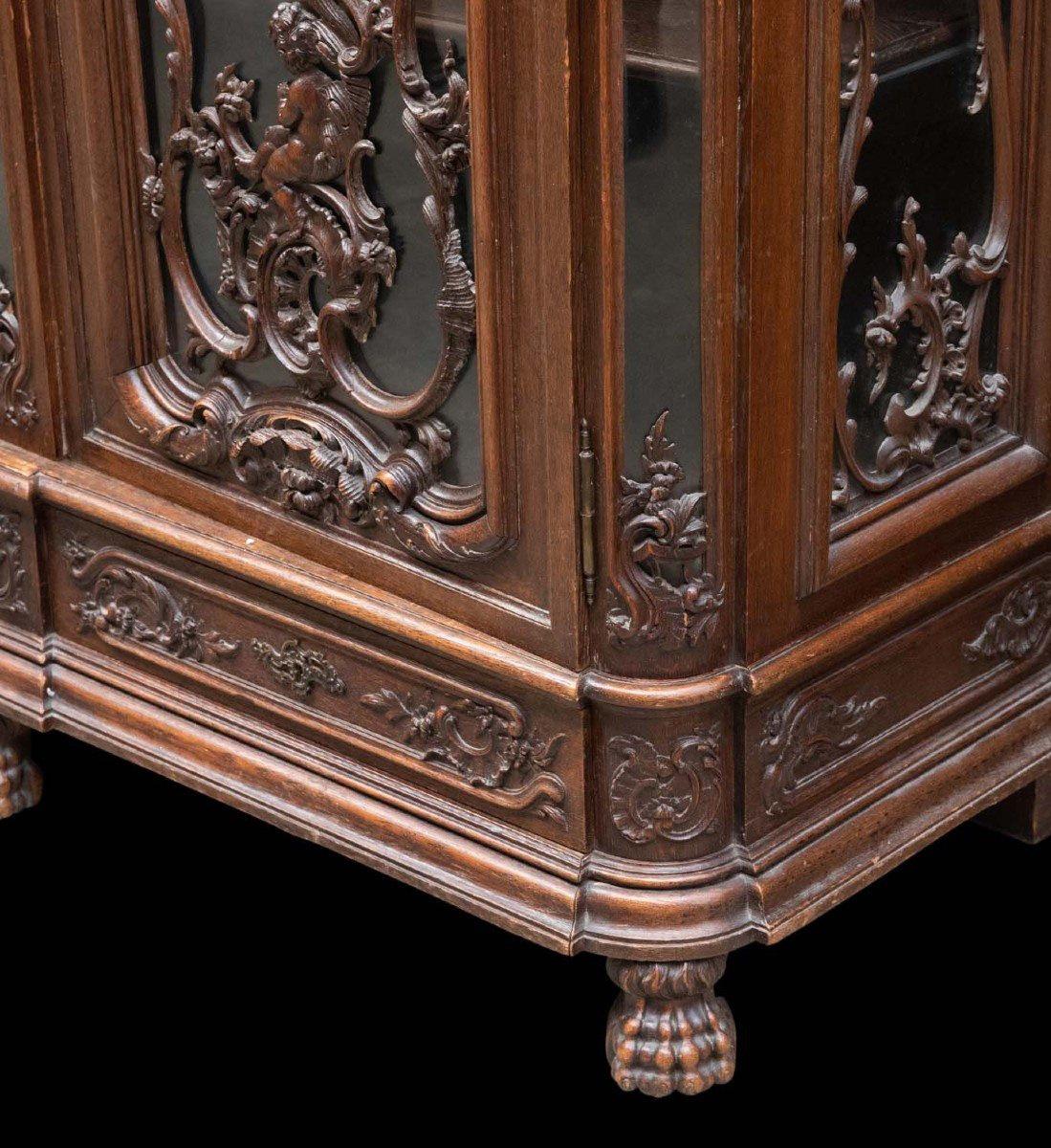 Richly carved 19th century cabinet with claw feet. For Sale at 1stDibs