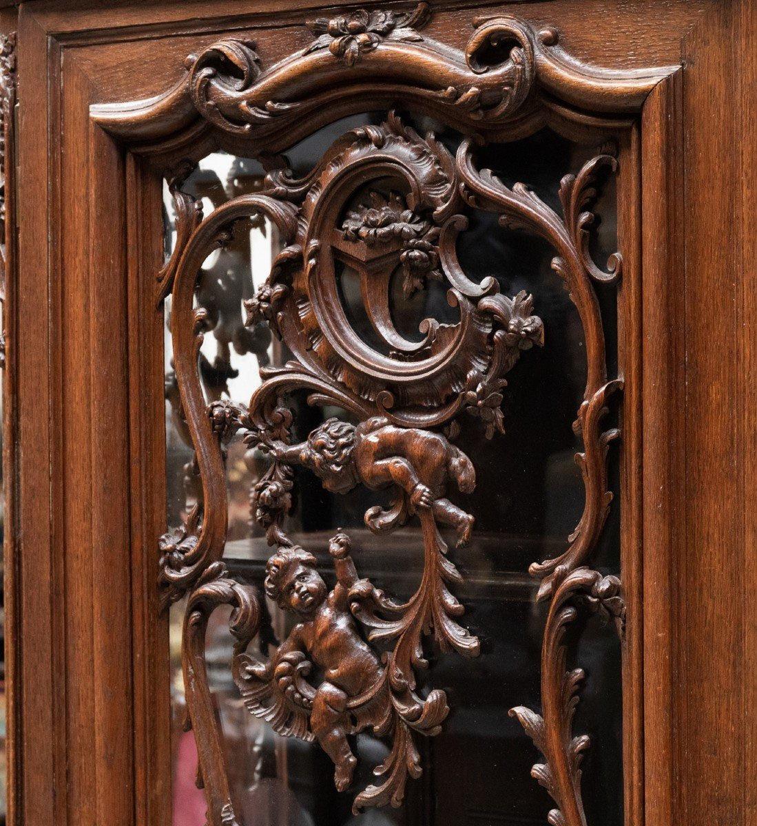 Richly carved 19th century cabinet with claw feet. For Sale at 1stDibs