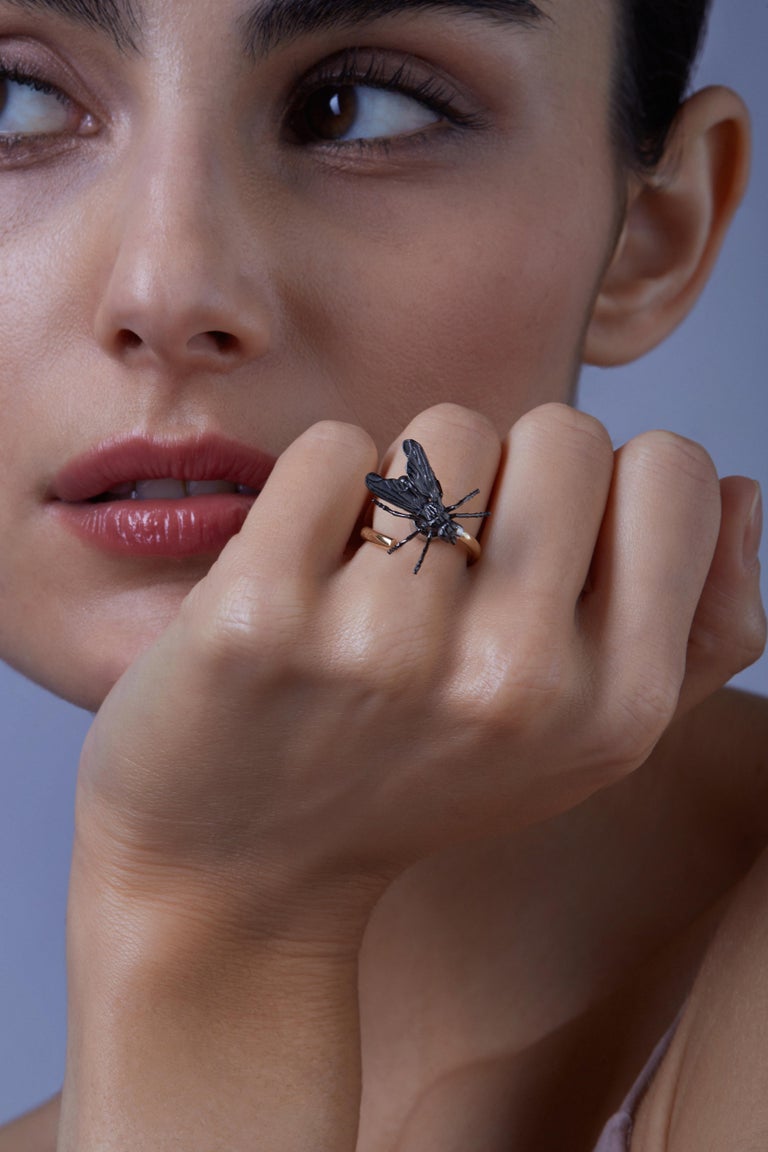 Golden ring with Fly, 18K yellow and black gold For Sale at 1stDibs