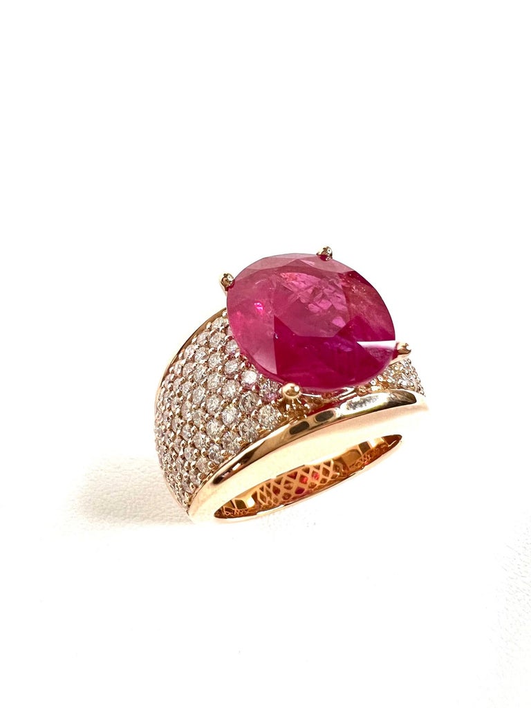 Ring in Red Gold with 1 Ruby and Diamonds For Sale at 1stDibs