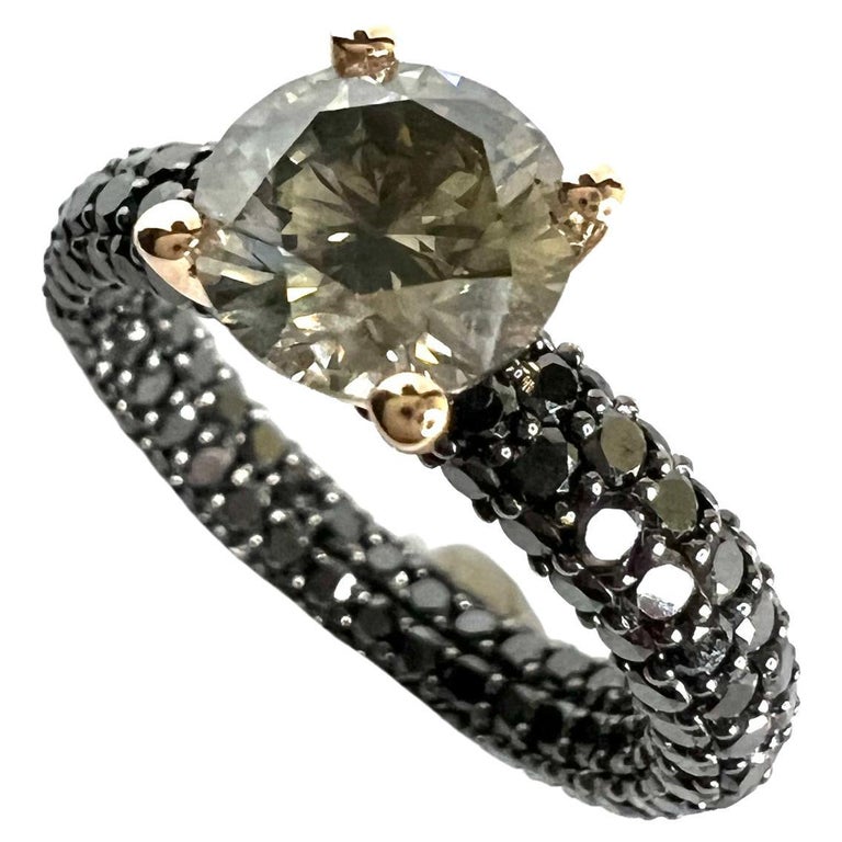 Ring in Red Gold with Fancy Diamonds For Sale at 1stDibs