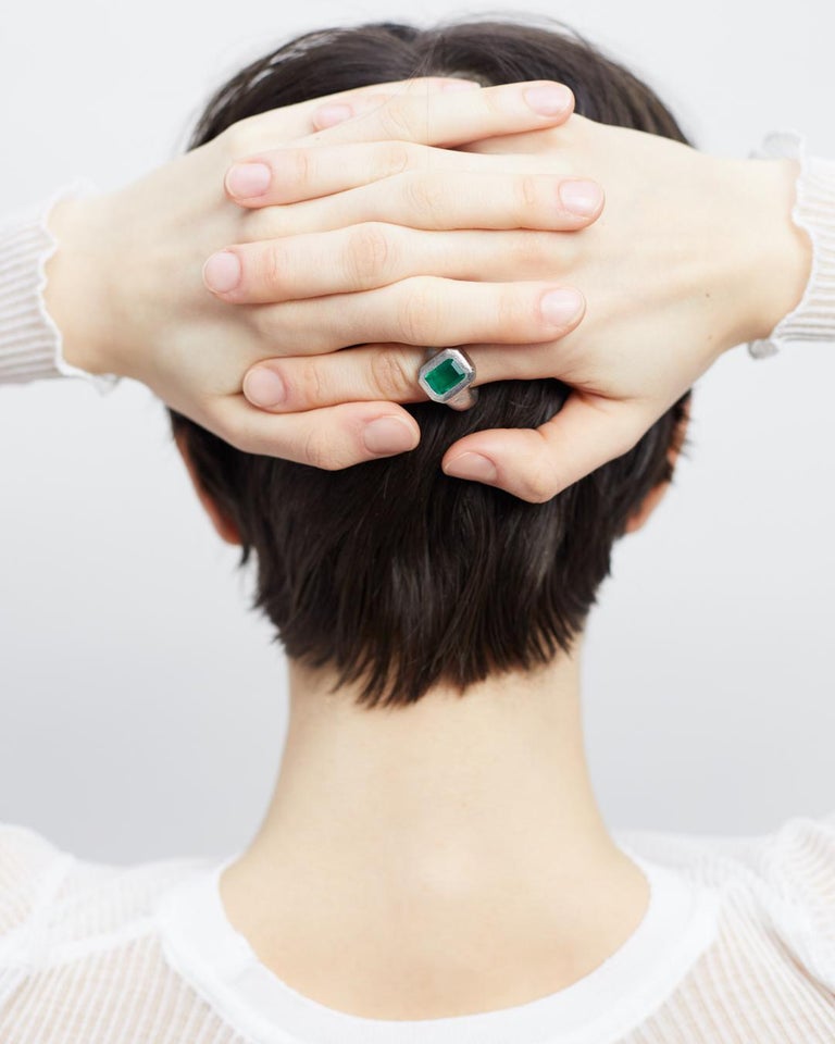 Ring in Solid Platinum with Emerald For Sale at 1stDibs