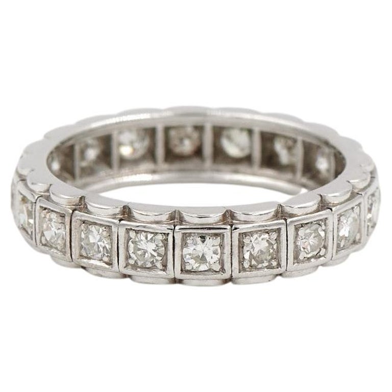 Ring aus Weißgold mit Diamanten im Angebot bei 1stDibs