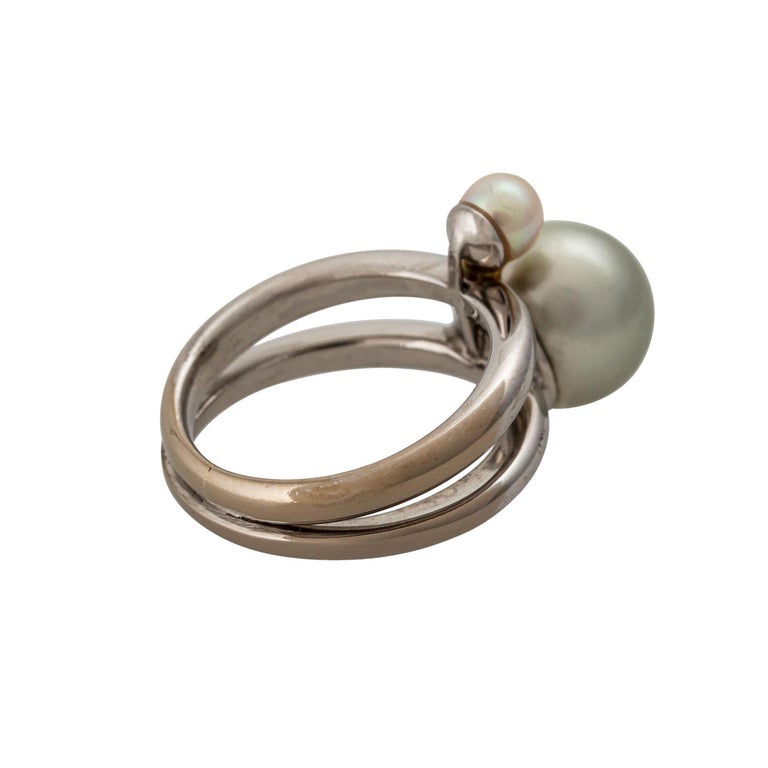 Ring with 2 gray For Sale at 1stDibs