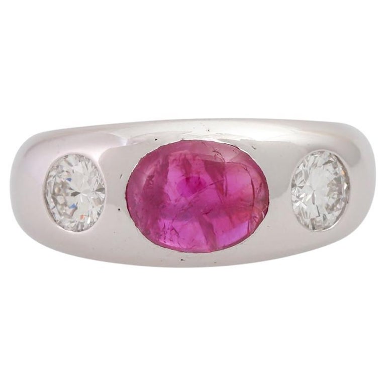 Ring with a ruby cabochon and 2 brilliant-cut diamonds For Sale at 1stDibs