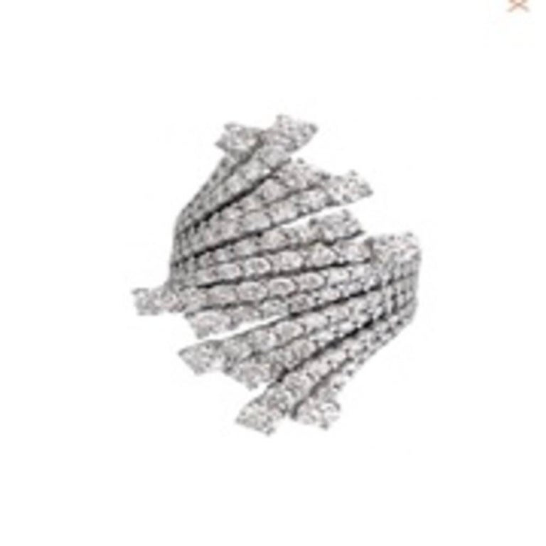 An exquisite Italian design ring with ct 5 of diamonds For Sale at 1stDibs