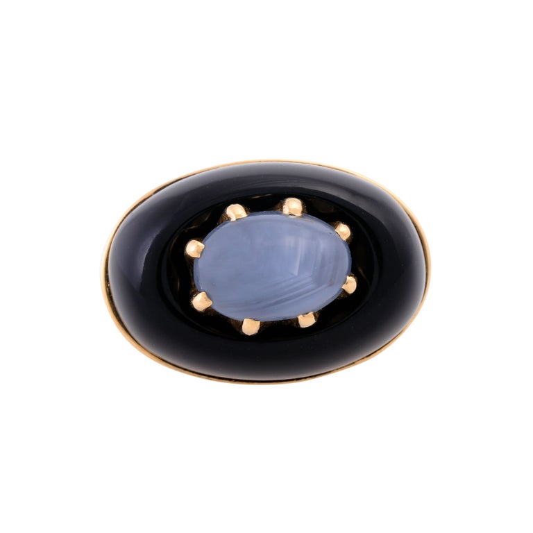 Ring with an Oval Star Sapphire Embedded in Onyx For Sale at 1stDibs