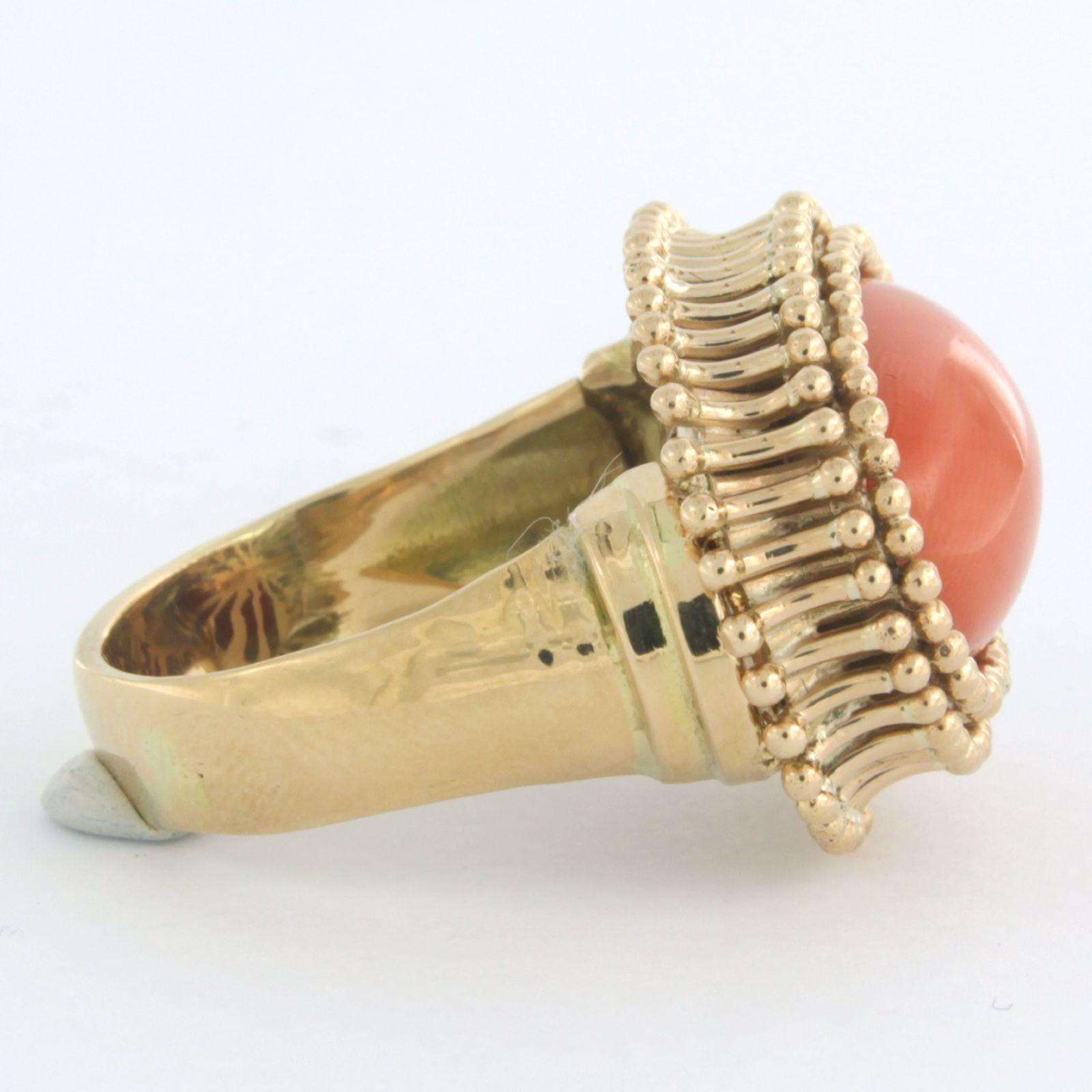 Ring with coral 18k yellow gold For Sale at 1stDibs