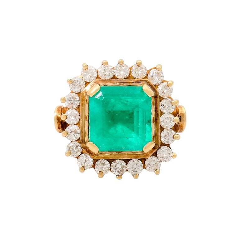 Ring with Emerald and Brilliants For Sale at 1stDibs