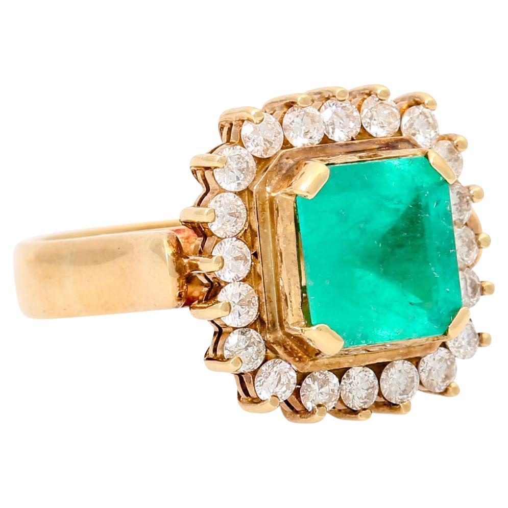 Ring with fine emerald and brilliants For Sale at 1stDibs