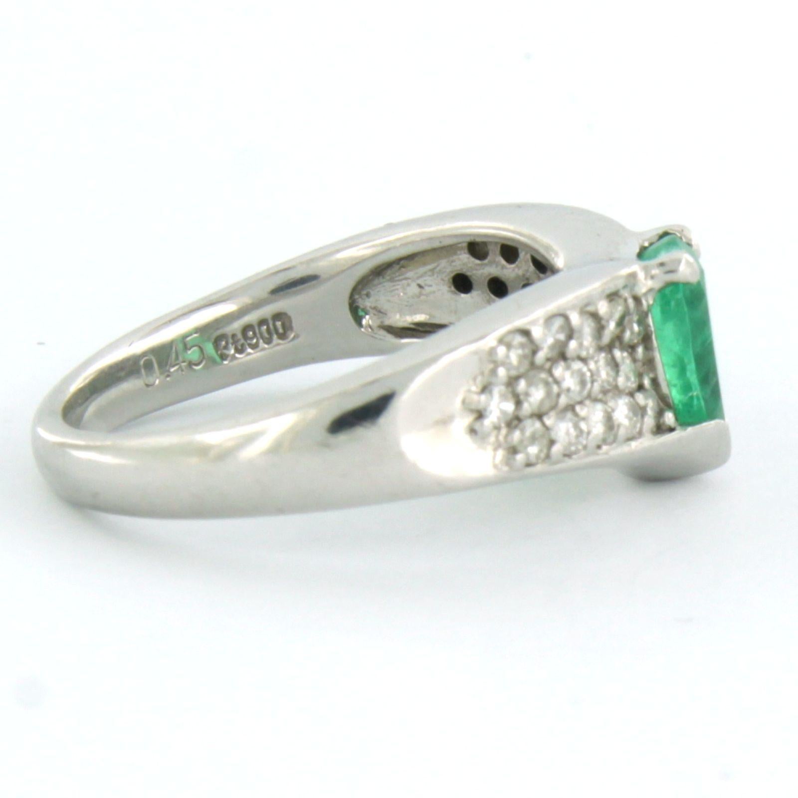 Ring with emerald and diamonds 900 Platinum For Sale at 1stDibs