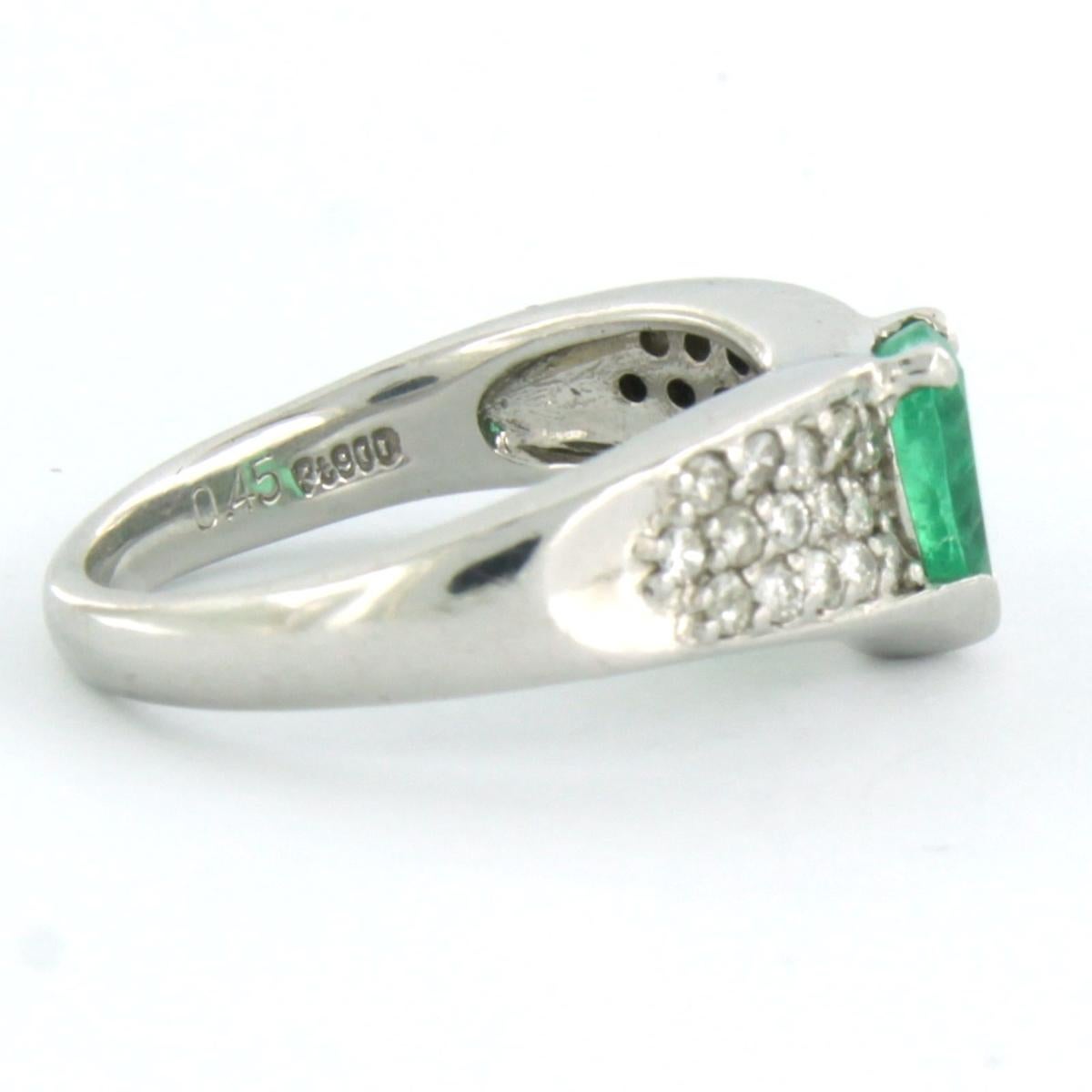 Ring with emerald and diamonds 900 Platinum For Sale at 1stDibs