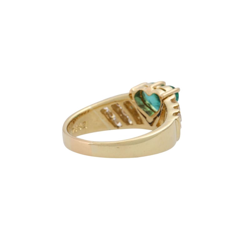 Ring with fine emerald and brilliants For Sale at 1stDibs