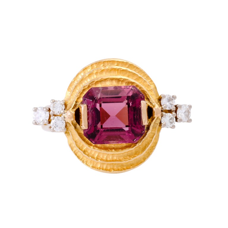 Ring with Fine Raspberry-Colored Tourmaline and 6 Brilliant-Cut Diamonds For Sale at 1stDibs