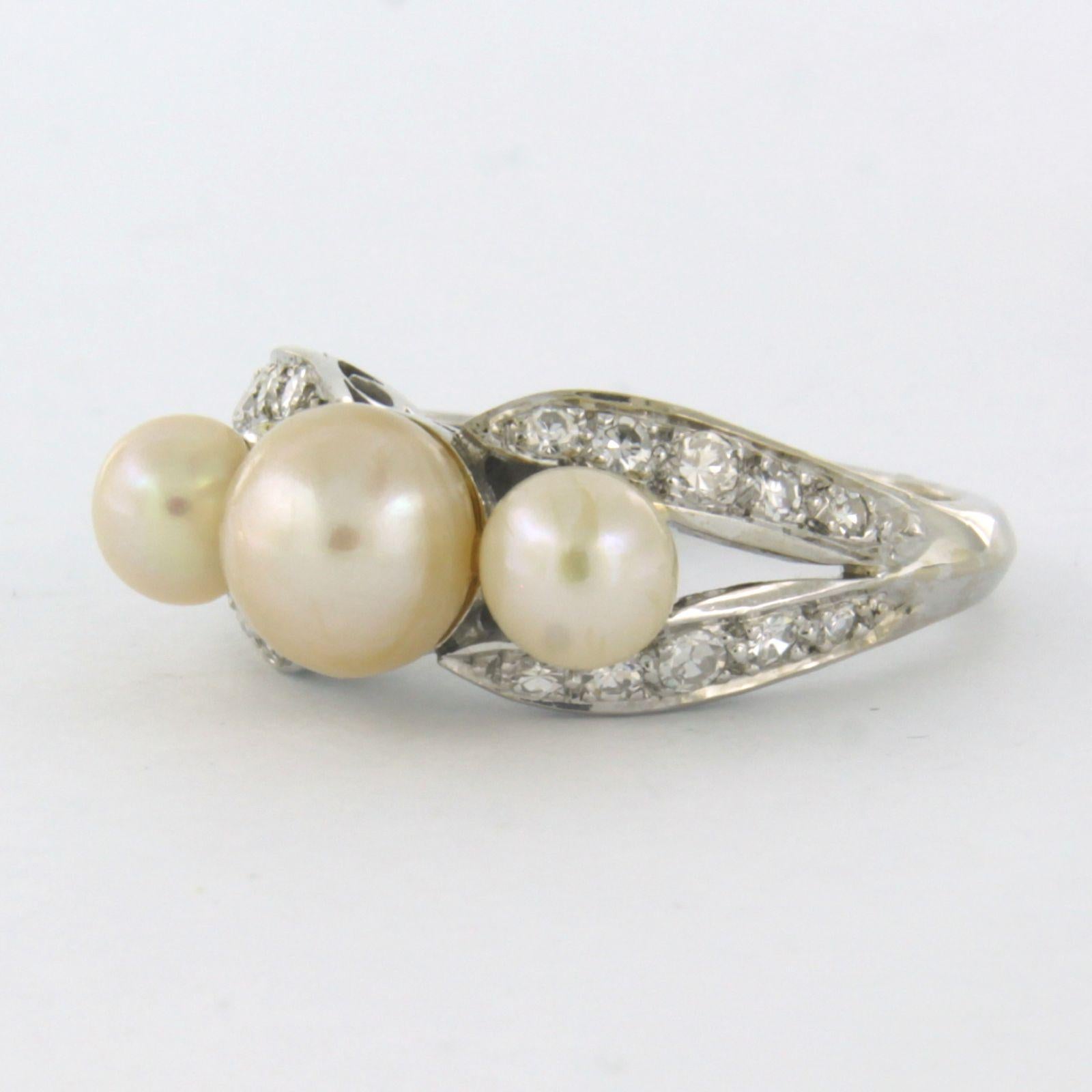 Ring with Pearl and Diamond 14k white gold For Sale at 1stDibs