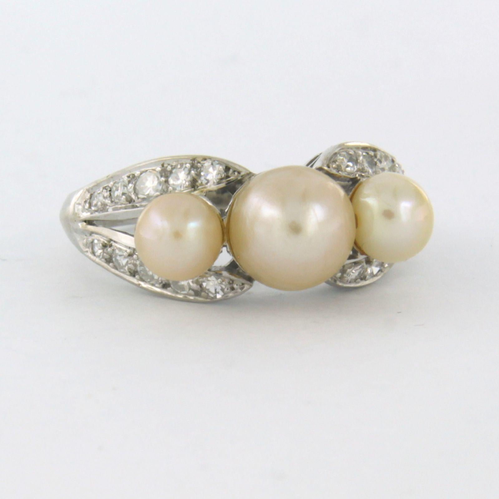 Ring with Pearl and Diamond 14k white gold For Sale at 1stDibs