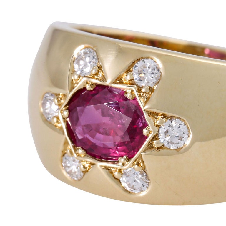 Ring with Ruby and Diamonds For Sale at 1stDibs